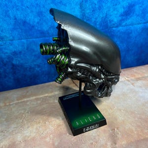 Hand-painted Xenomorph Head Trophy – Inspired by Aliens Movie - Etsy
