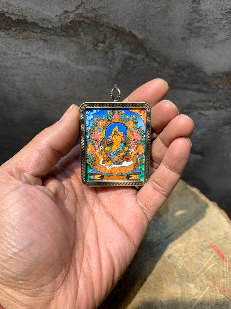Mini thangka Dzambhala de calidad genuina. Thangka colgante. Amuleto de ...