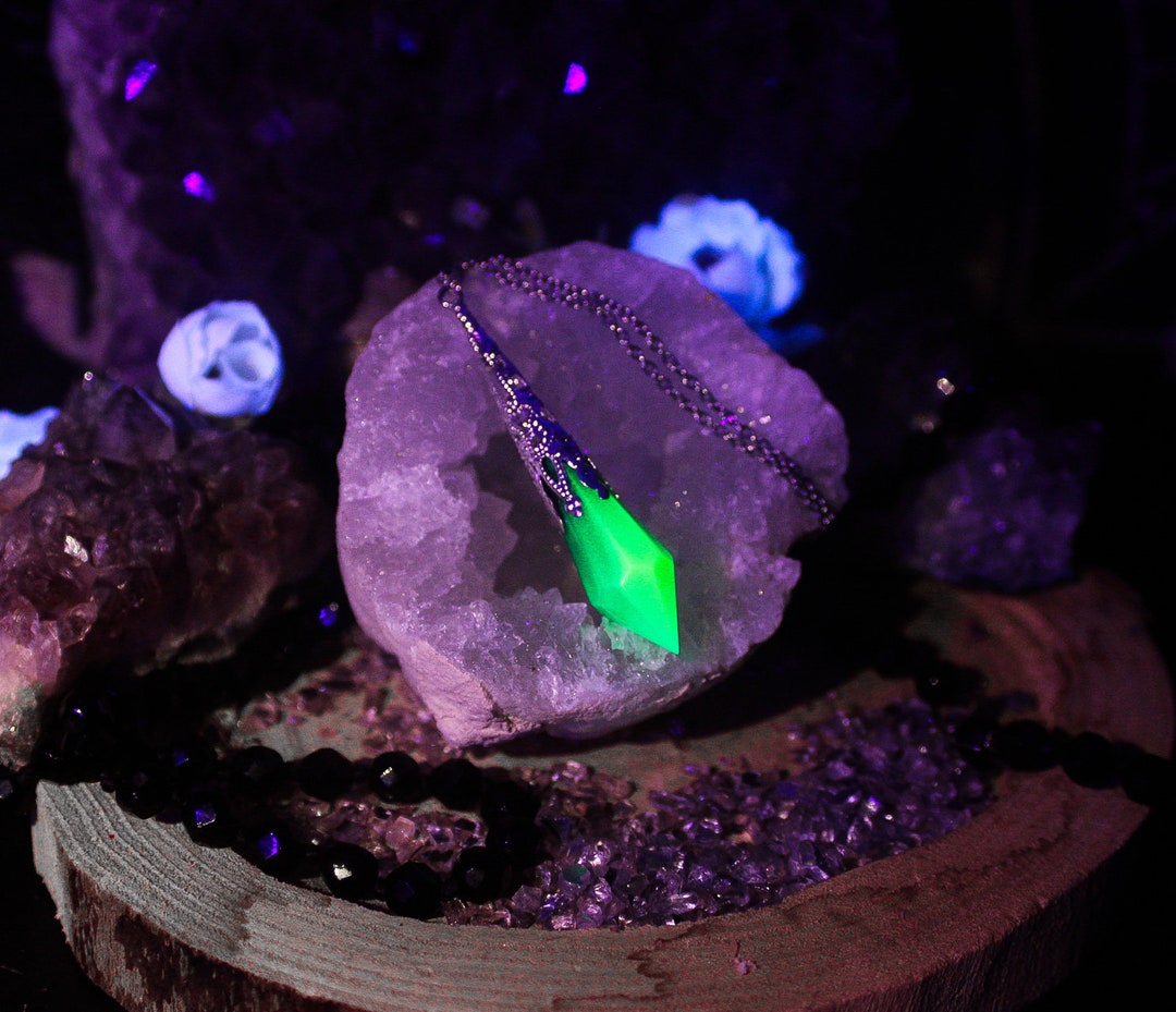 POISON DROP GLOW Neon Green Resin Crystal With Silver Necklace Poison ...