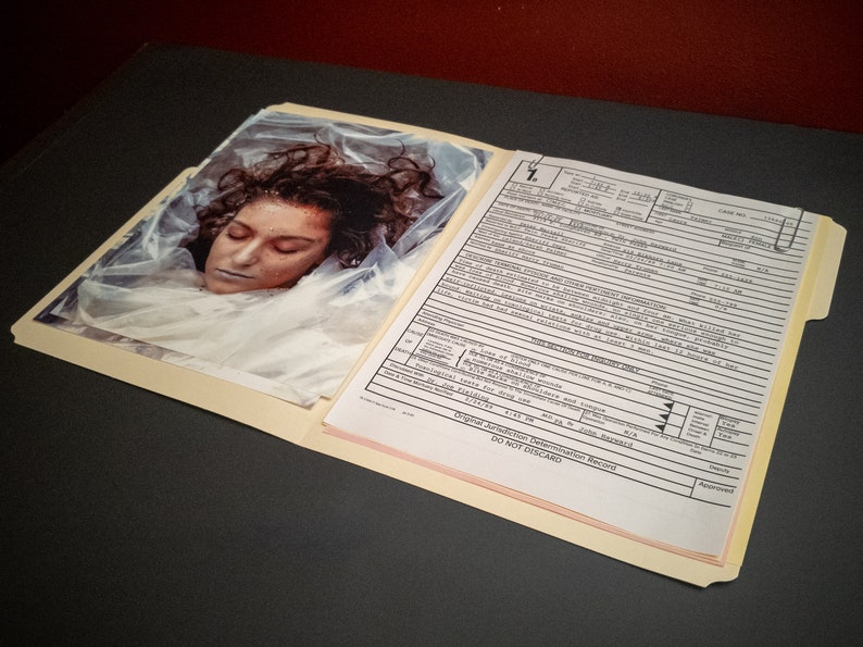 Twin Peaks Laura Palmer Autopsy File Prop Replica! Comes With 2 8x10 ...