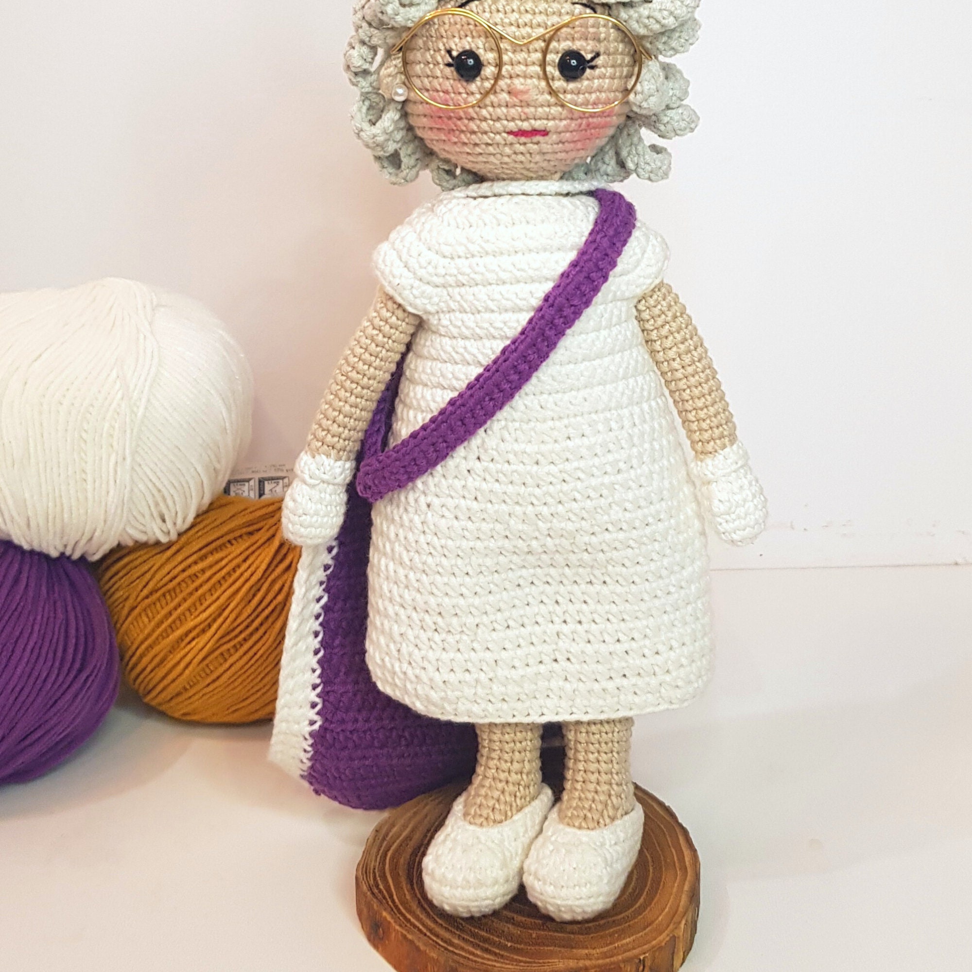 PDF QUEEN Crochet Pattern Her Majesty Queen Souvenir - Etsy