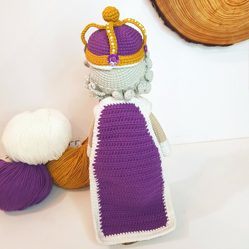 PDF QUEEN Crochet Pattern Her Majesty Queen Souvenir - Etsy