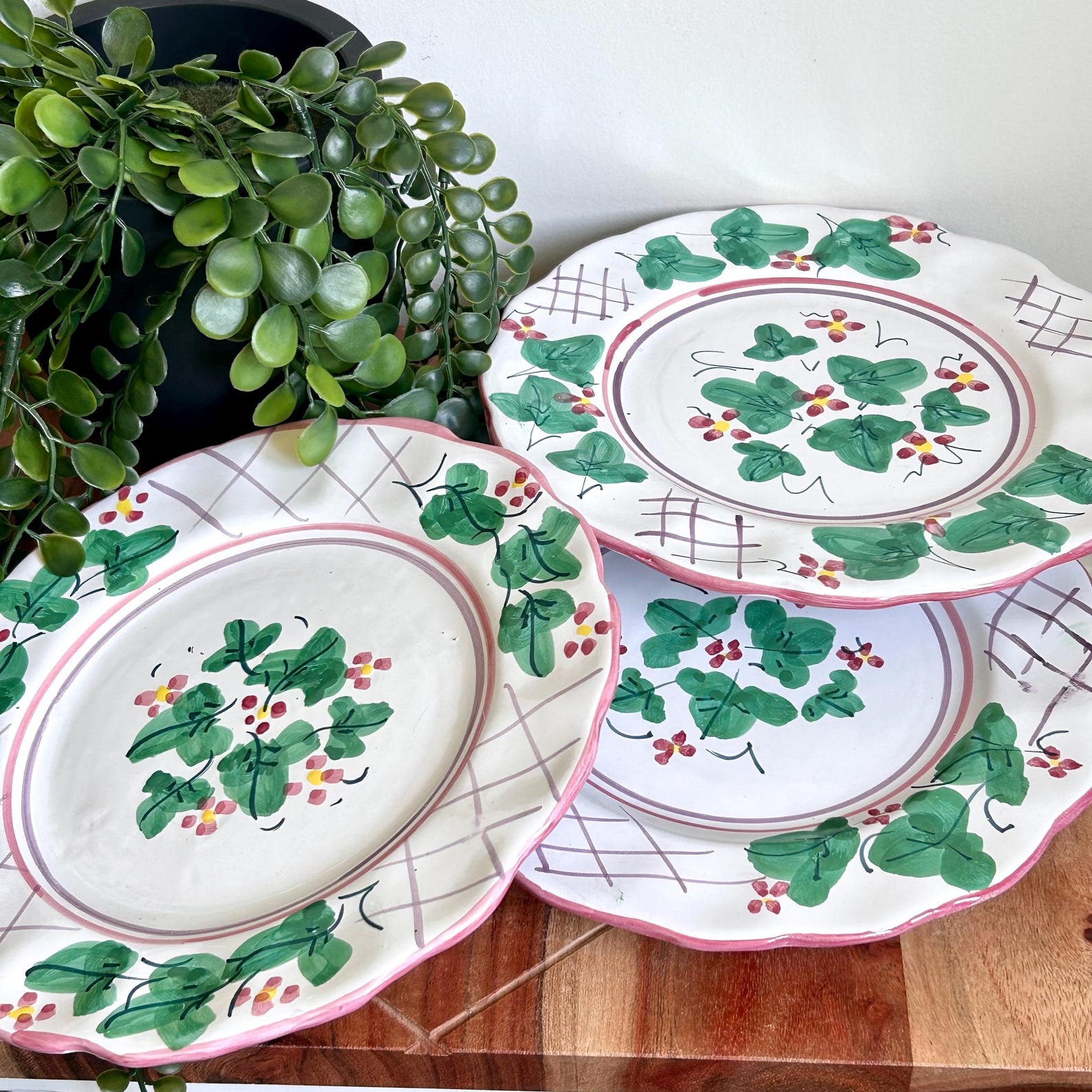 Vintage Italy Hand Painted Hanging Plates Ivy Scalloped Edges La Musa ...