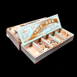 Antique Set of Iris Box Superior Buttons in Box / Vintage Fashion ...