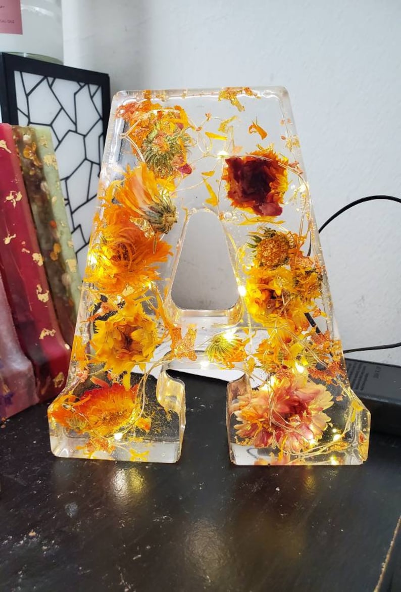 Custom LED Light Epoxy Resin Letter Dried flowers decor - Etsy.de