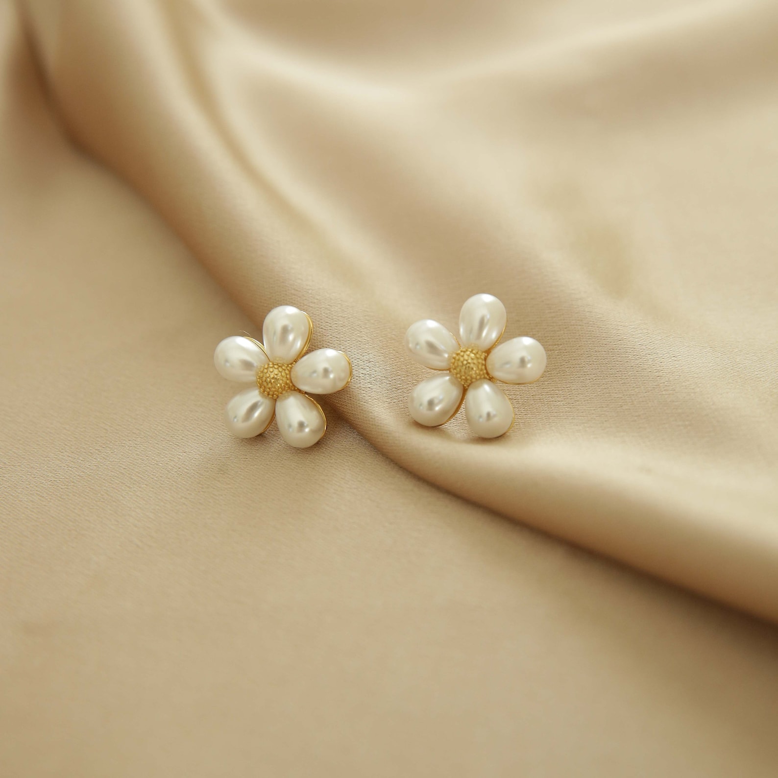 Pearl Flower Stud Earrings Flower Pearl Earrings Pearl Stud - Etsy