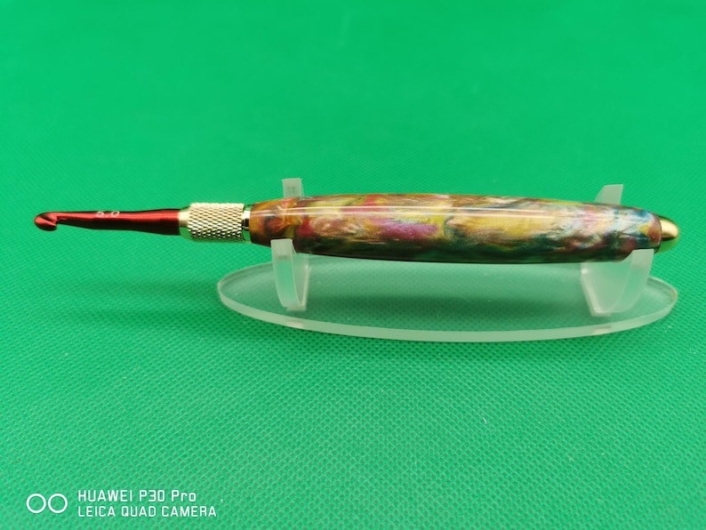 Ergonomic Crochet Hook Set: Hand Poured Alumilite Resin Handle ...