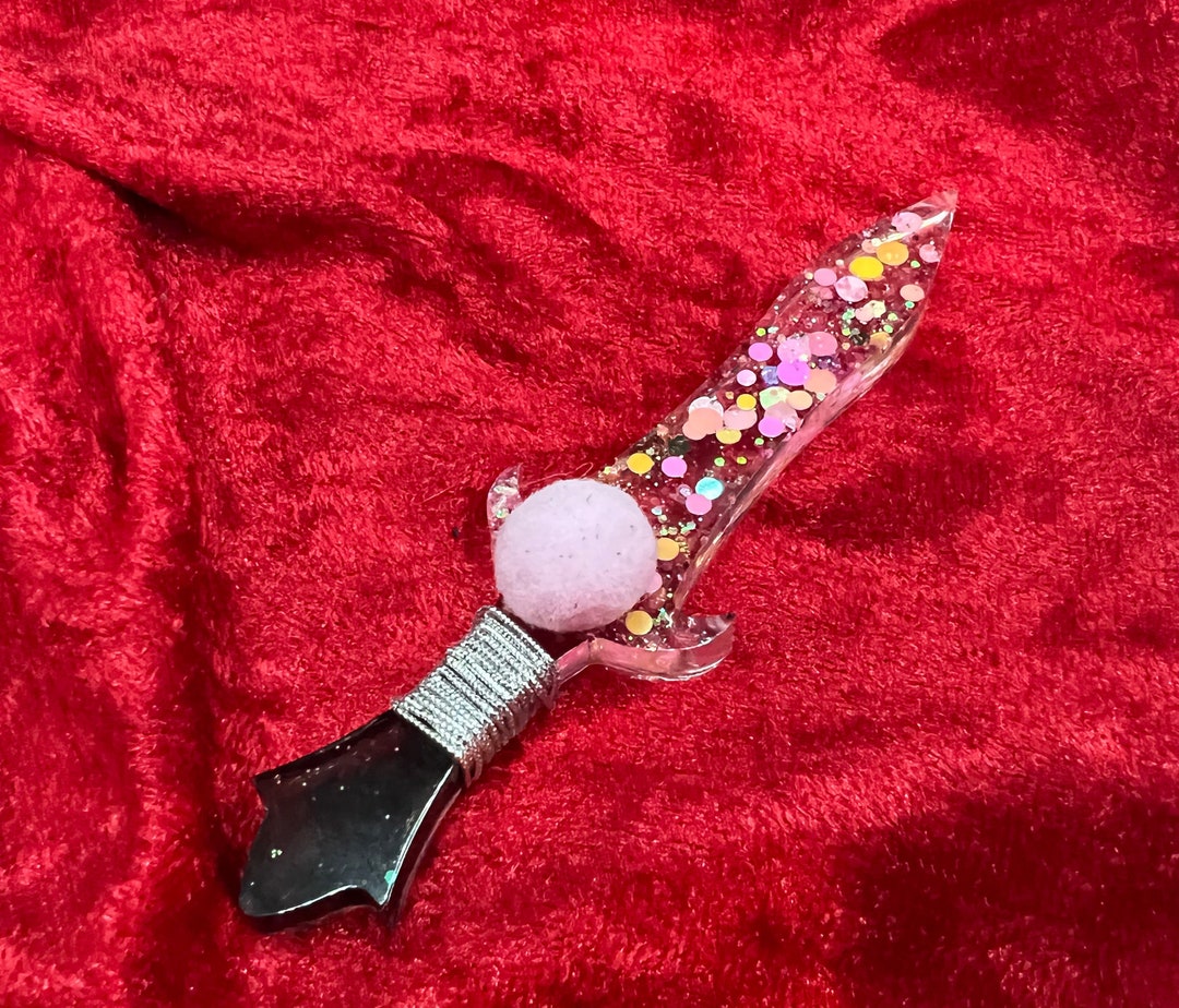 Mini épée/athame en résine sur le thème du pompon de limonade rose ...