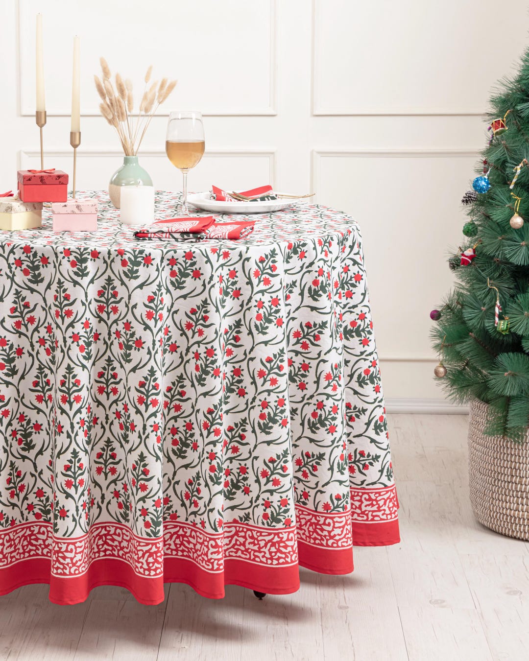 BLOCK PRINT BLISS Christmas Table Cover, Red Floral Cotton Round ...