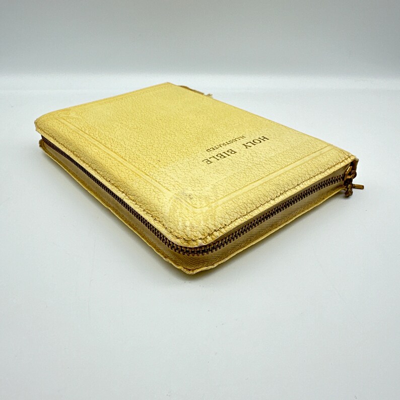 Holy Bible, Red Letter Edition, Illustrated, Zippered Cover, Self ...