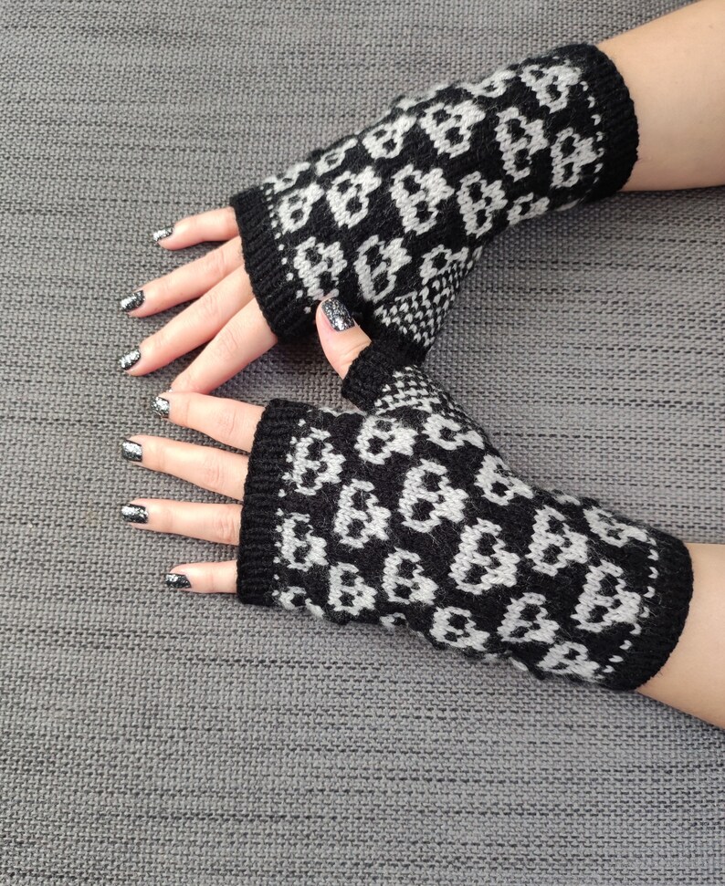 Halloween Skull Mitts - Knitting Pattern - Fingerless Gloves Mittens - Etsy