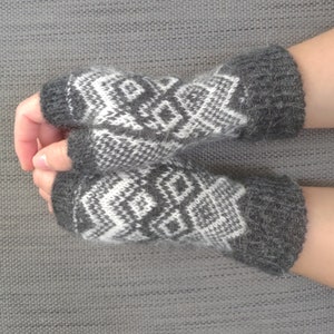 Supersoft Alpaca Geometric Mitts - Knitting Pattern - Perfect Gift for ...