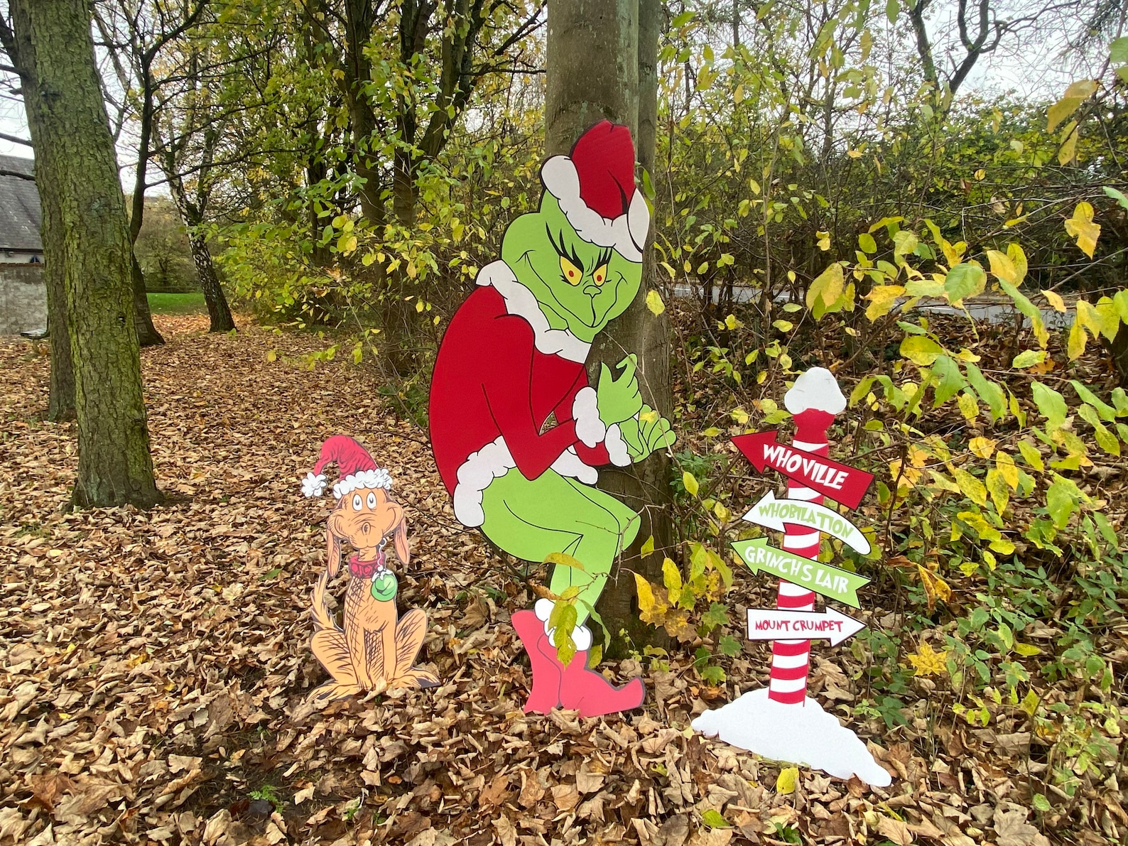 FULL SET Giant Grinch 6ft With Max and Sign Pole Christmas Grinch Decor ...