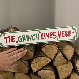 The Grinch Lives Here Sign Grinch Selfie Prop Christmas Decor Grinch ...