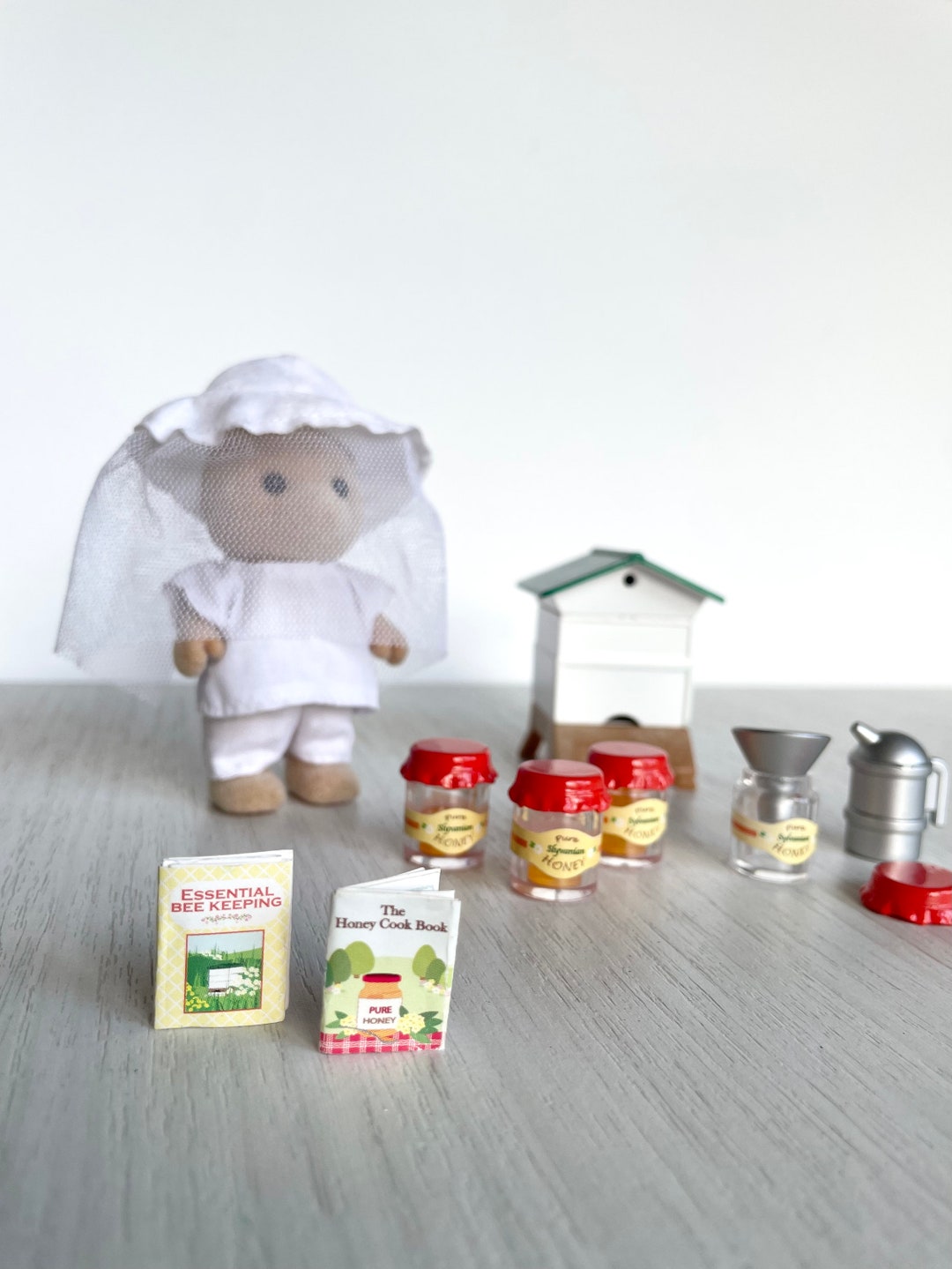 Calico Critters Beekeeper Set in Excellent Condition, Complete Set. A ...