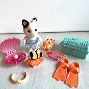 Calico Critters Seaside Treasure Set, Snorkle and Flippers With Lily ...