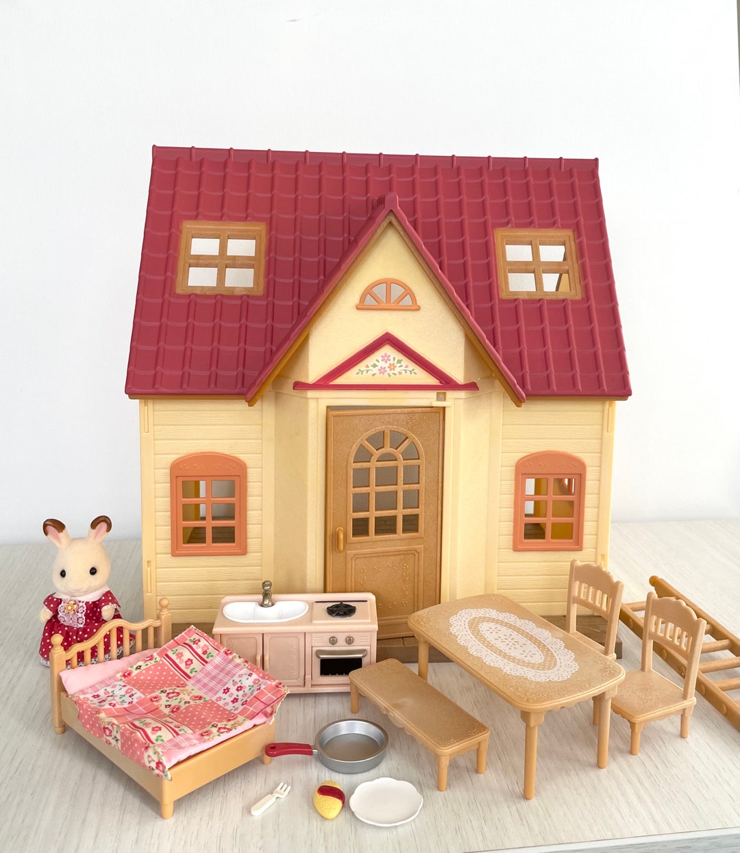 Calico Critters Original Cozy Cottage Starter Home, Sylvanian Families ...