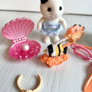 Calico Critters Seaside Treasure Set, Snorkle and Flippers With Lily ...