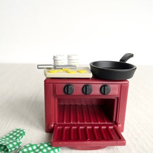 Miniature Chef Mouse Figure With Dollhouse Kitchen Cooking Stove and ...