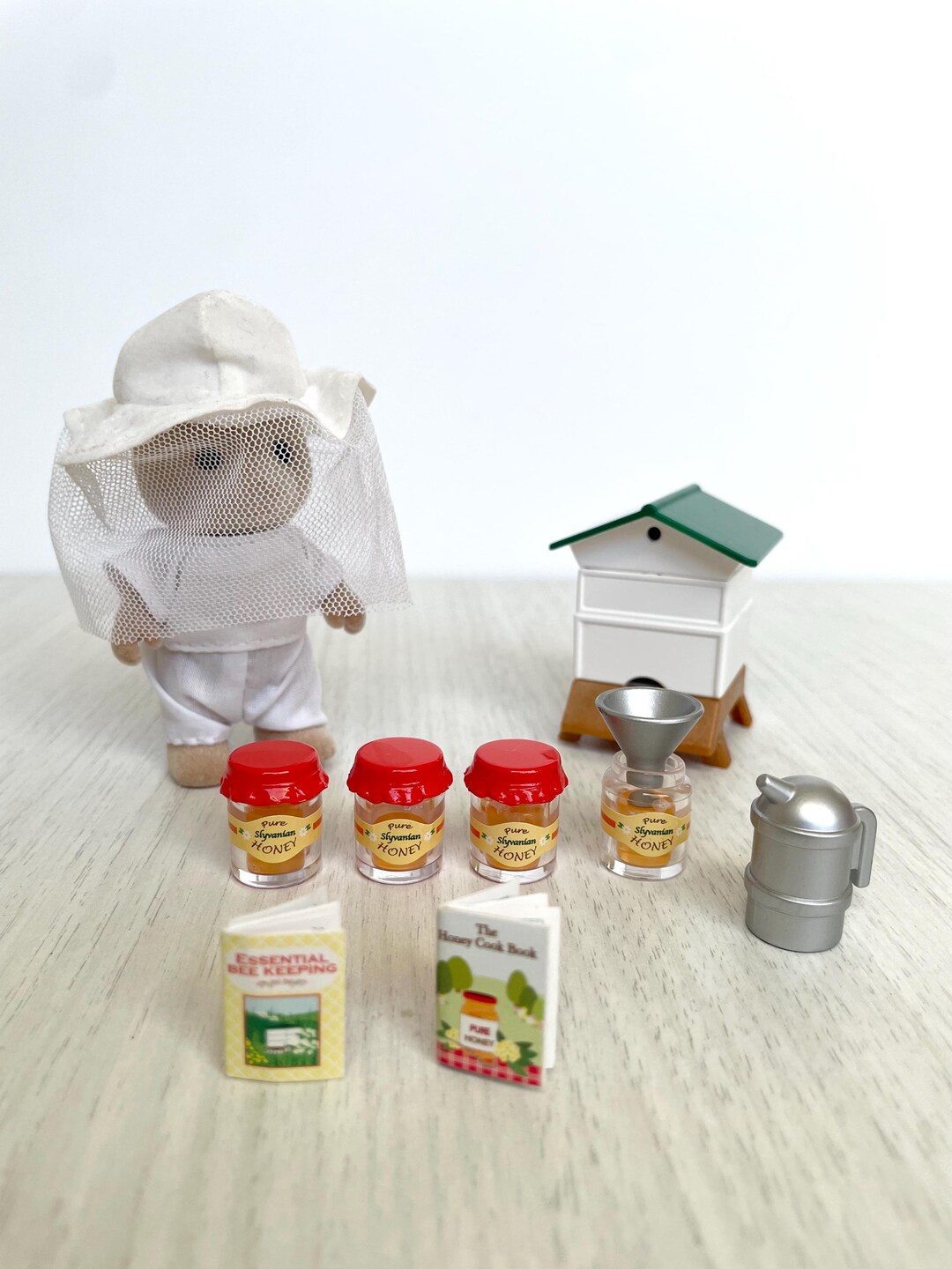 Calico Critters Beekeeper Set in Excellent Condition, Complete Set ...