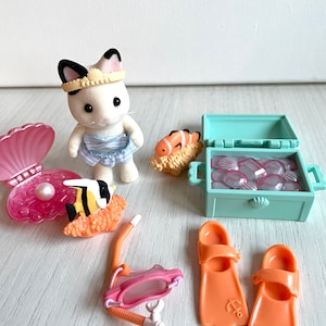Calico Critters Seaside Treasure Set, Snorkle and Flippers With Lily ...