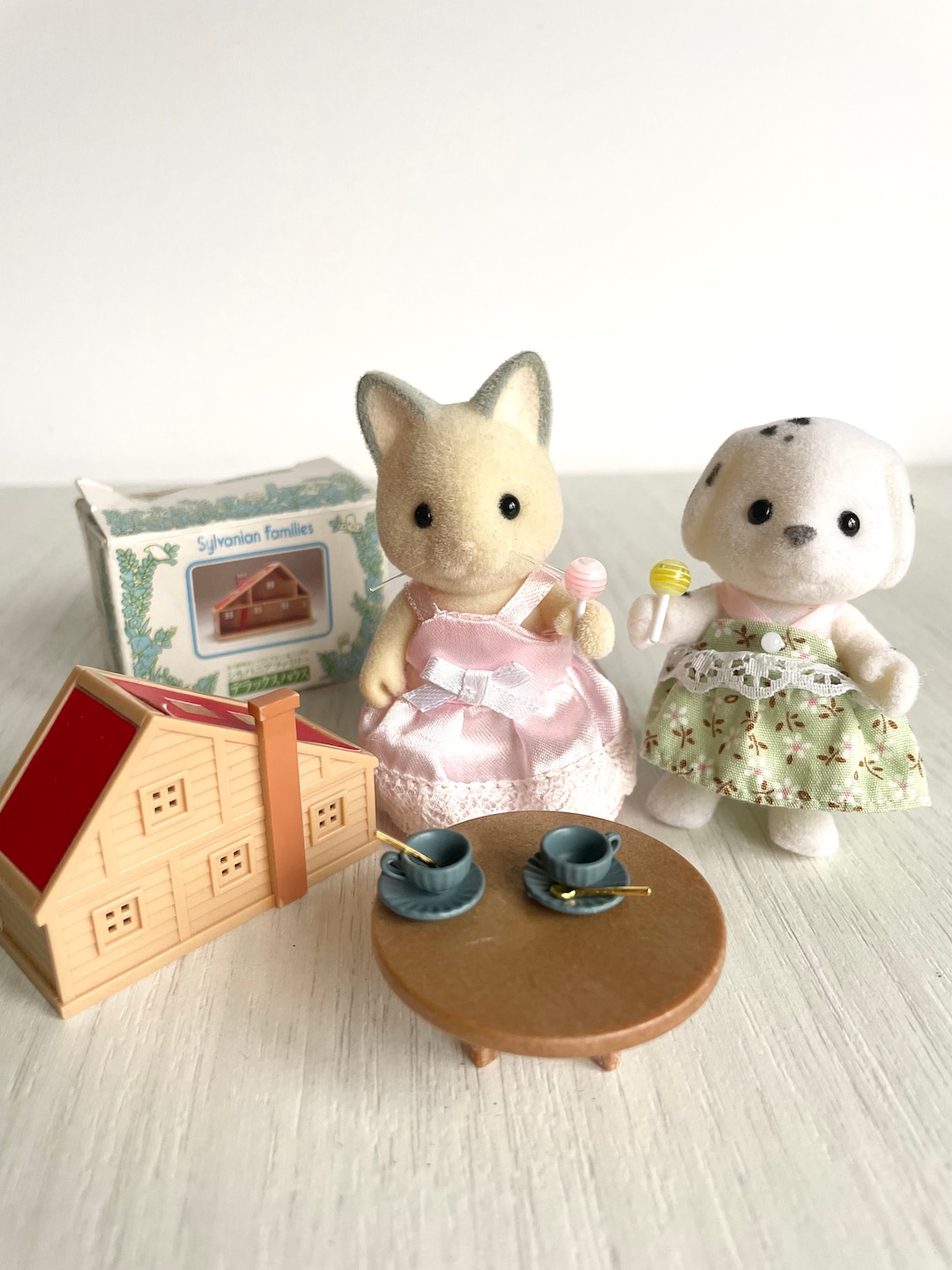 Calico Critters Miniature Dollhouse With Dalmation Girl and Cheshire ...