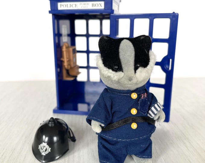Calico Critters Police Man and Telephone Booth in Excellent Condition ...
