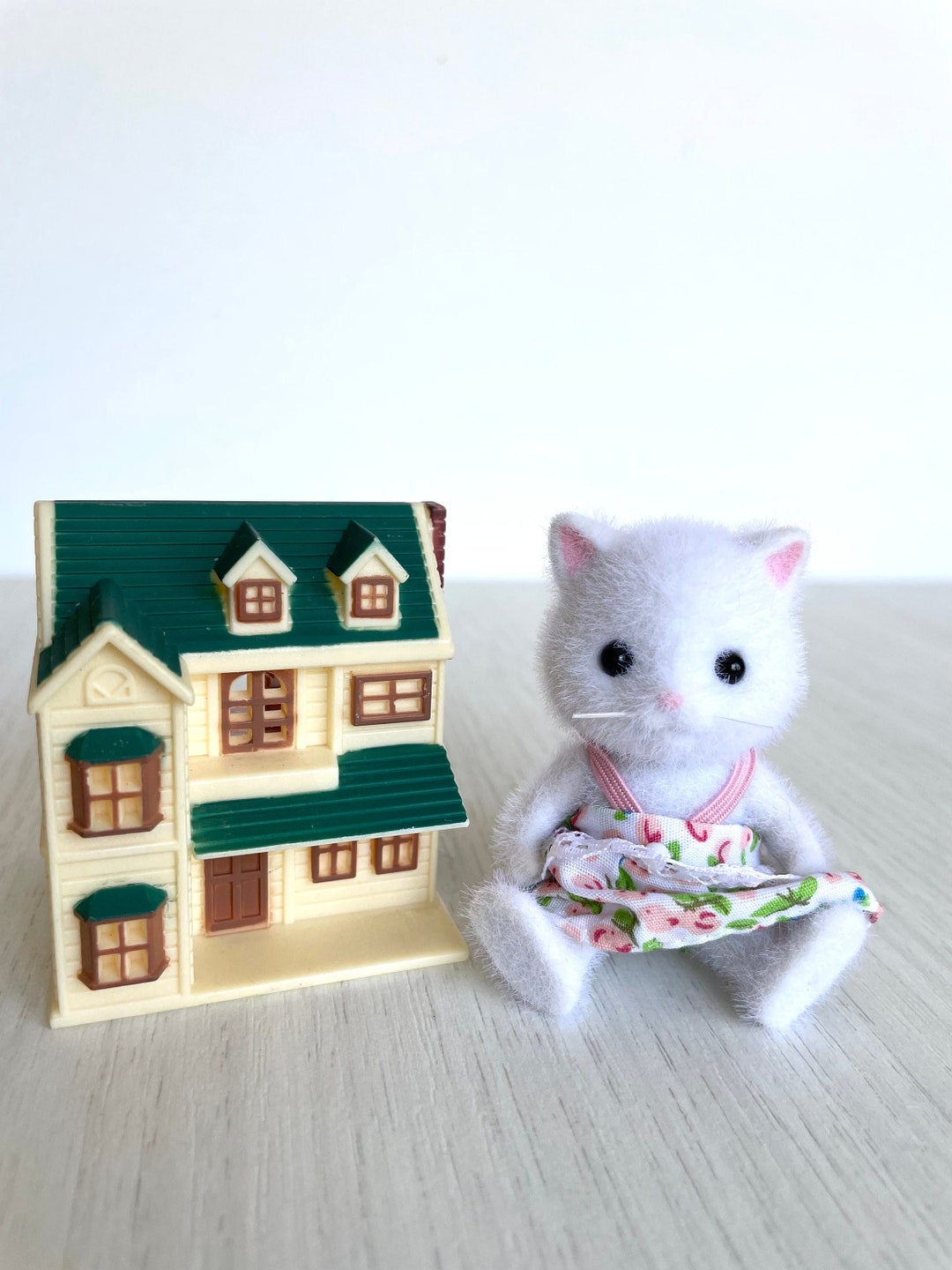 Miniature Calico Critters Oakwood Manor Dollhouse, House on the Hill ...