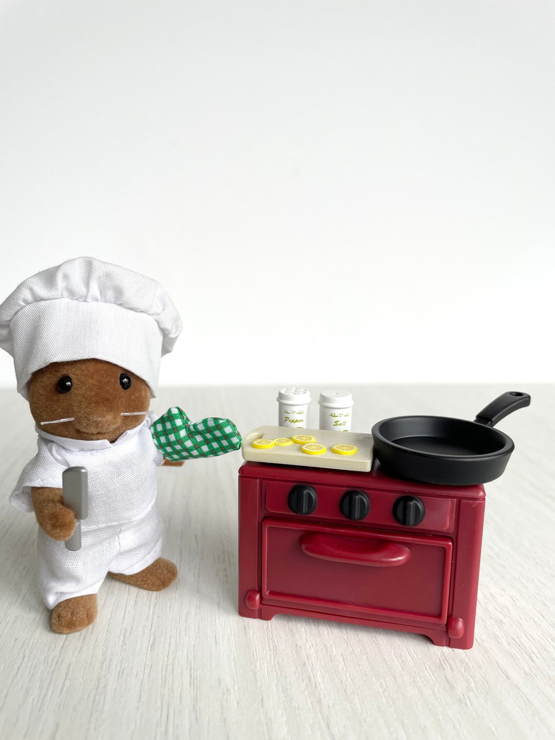 Miniature Chef Mouse Figure With Dollhouse Kitchen Cooking Stove and ...