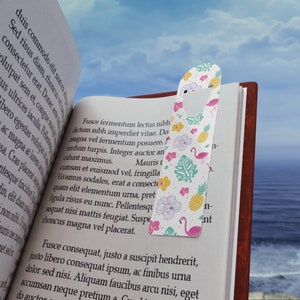 Flamingo Bookmark, Hot Girls Read Summer Bookmark, Beach Reads ...