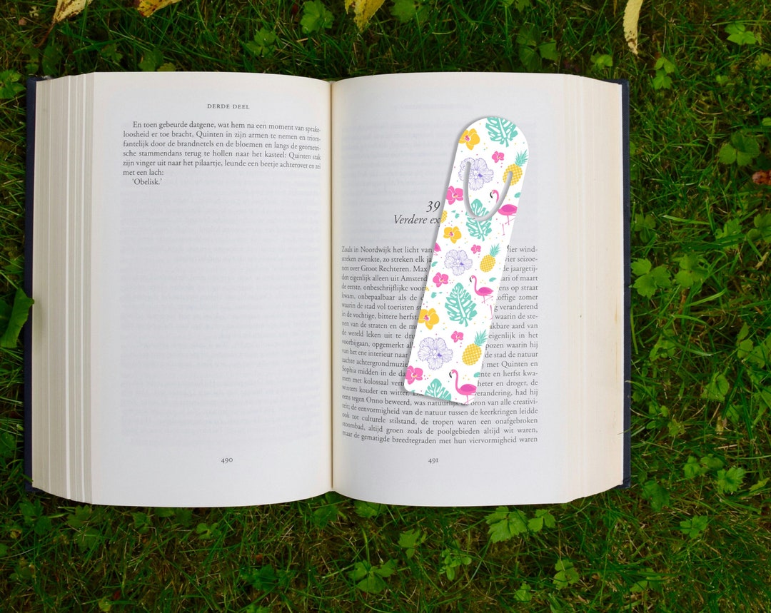 Flamingo Bookmark, Hot Girls Read Summer Bookmark, Beach Reads ...