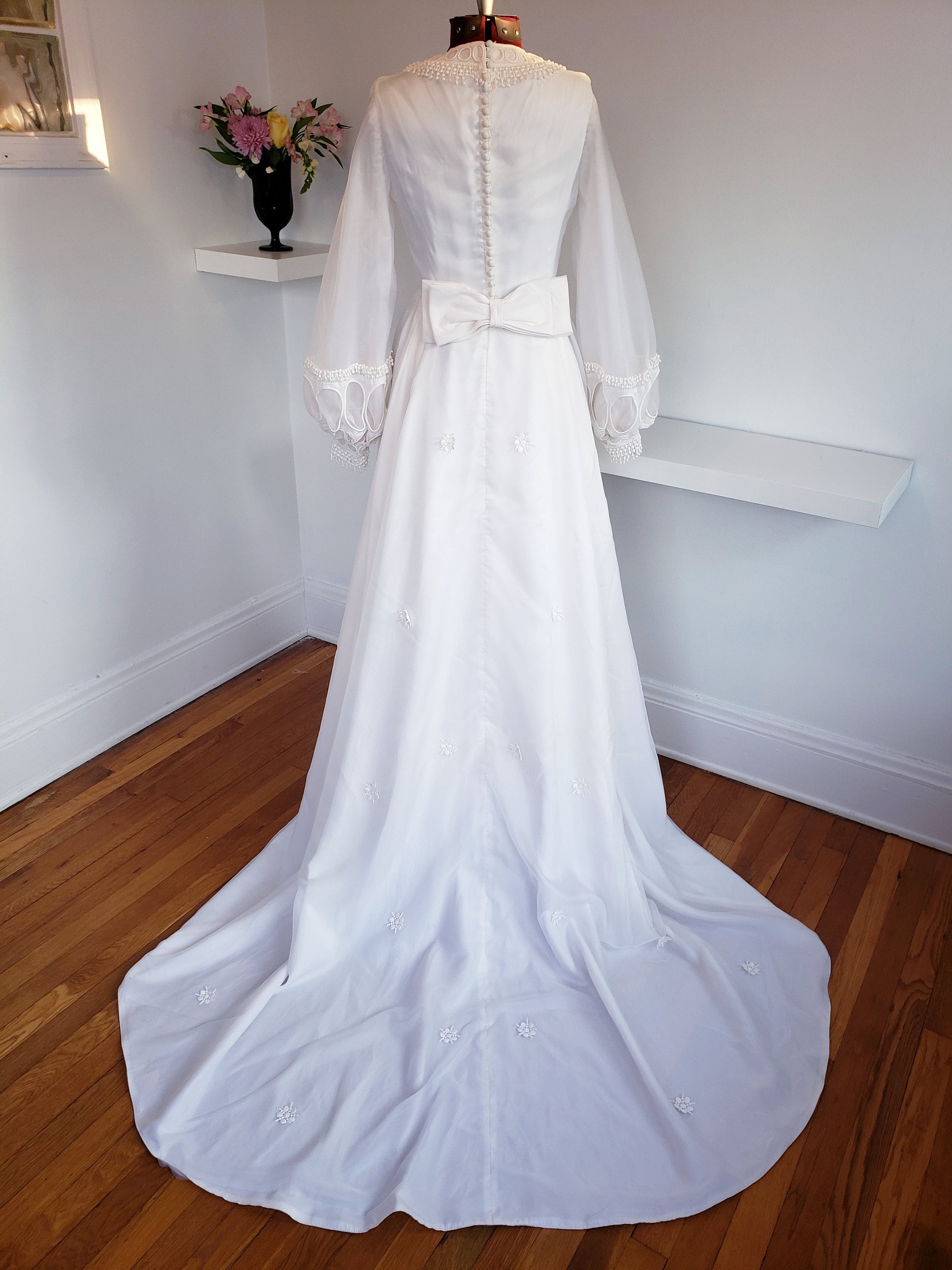 Vintage Bridal 60s Boho Wedding Dress Rustic Dreamy Bishop Sleeves ...