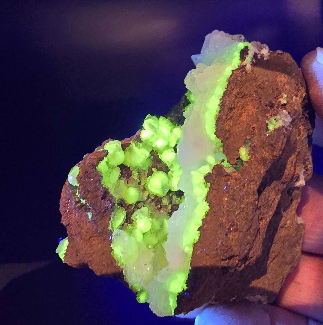 UV Reactive Adamite and Green Calcite in Limonite and Motrimite ...
