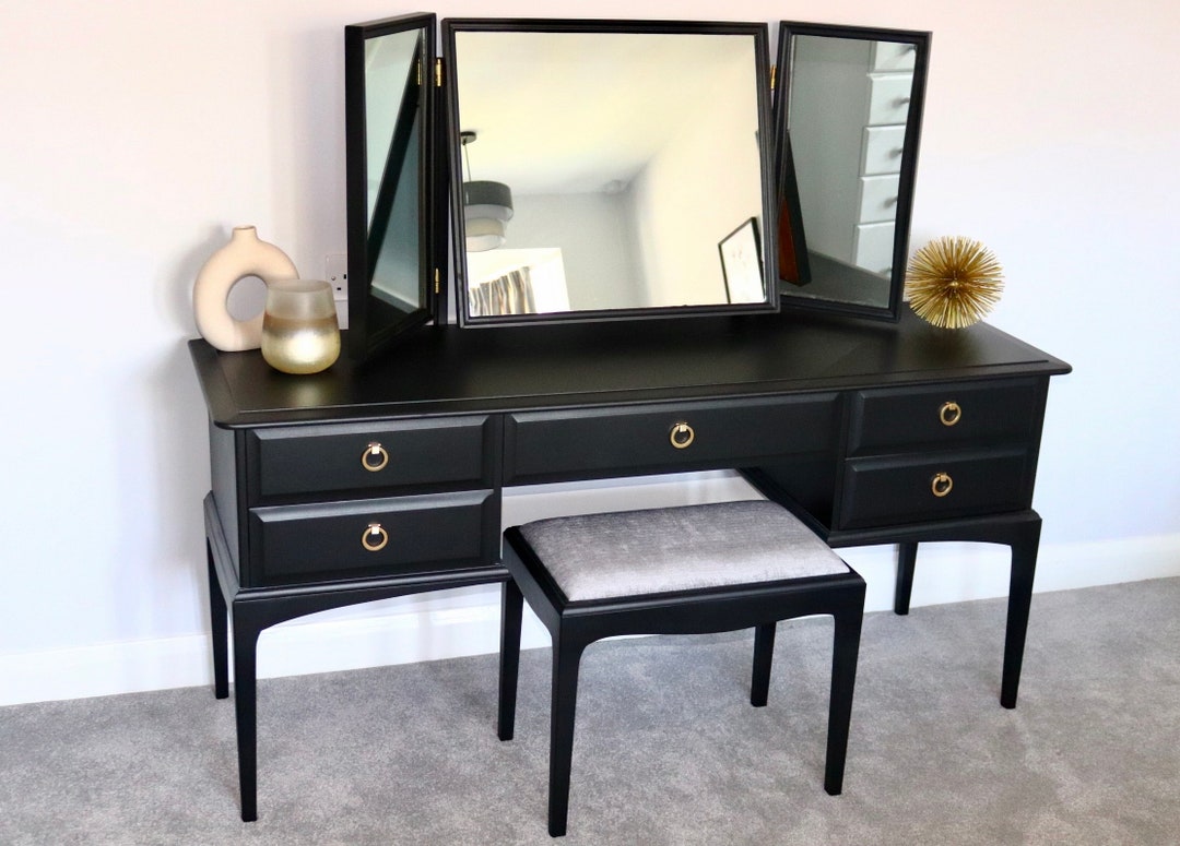 Stag Minstrel 5 Drawer Dressing Table, Matching Stool & Triple Mirrors ...