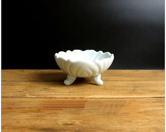 Three Footed Bowl - Etsy