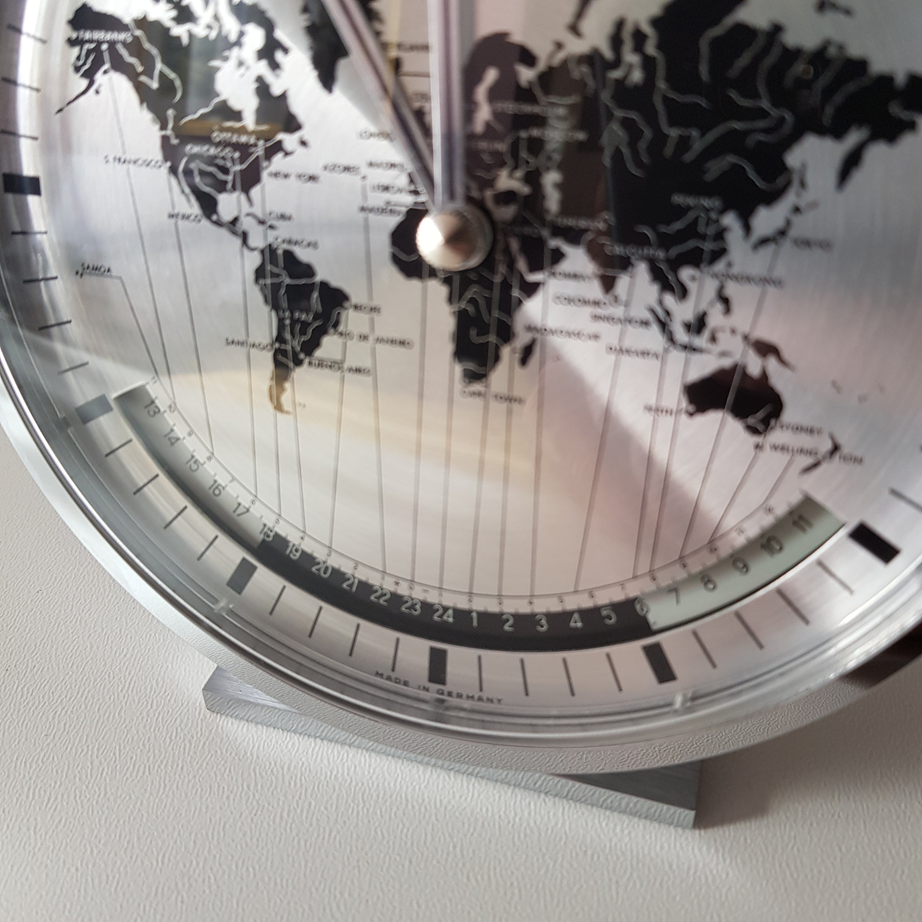 Kienzle Quartz World Clock Desk Clock by Heinrich Möller - Etsy