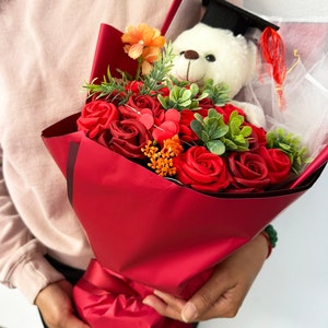 GRADUATION BEAR Gift BOUQUET Graduate Hat Teddy Bear Forever Roses ...
