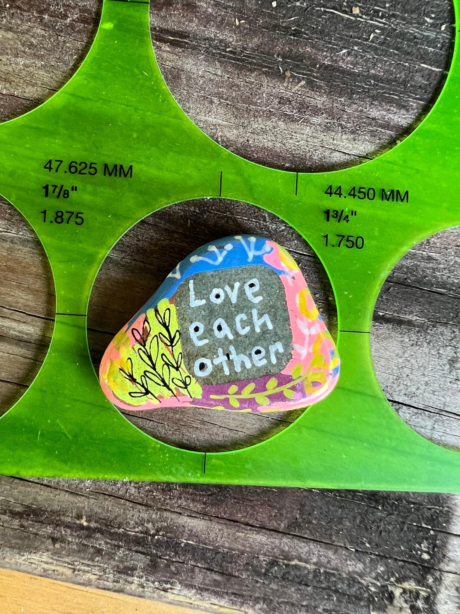 Pocket Reminder, Love Quotes on Stone, Love Each Other, 1.5 Inch ...