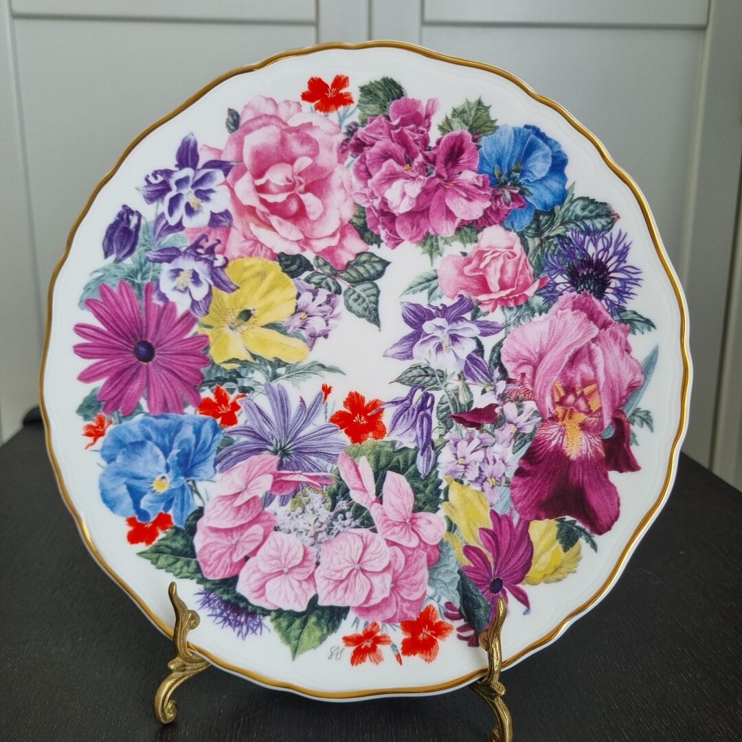 Royal Albert Collectors Plates, A Bouquet for the Queen Mother by Sara ...