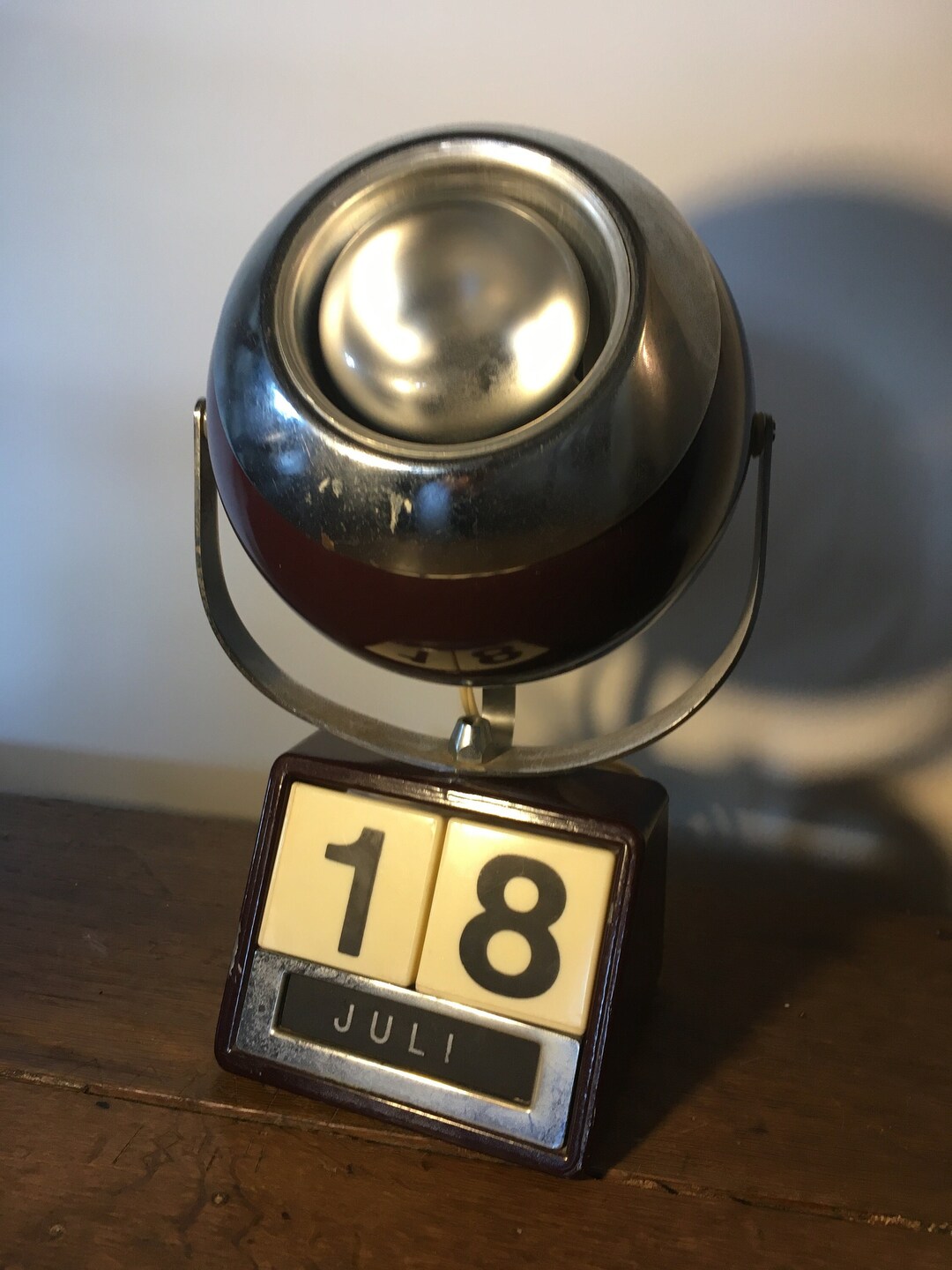 VINTAGE EYEBALL LAMP CALENDAR - Etsy