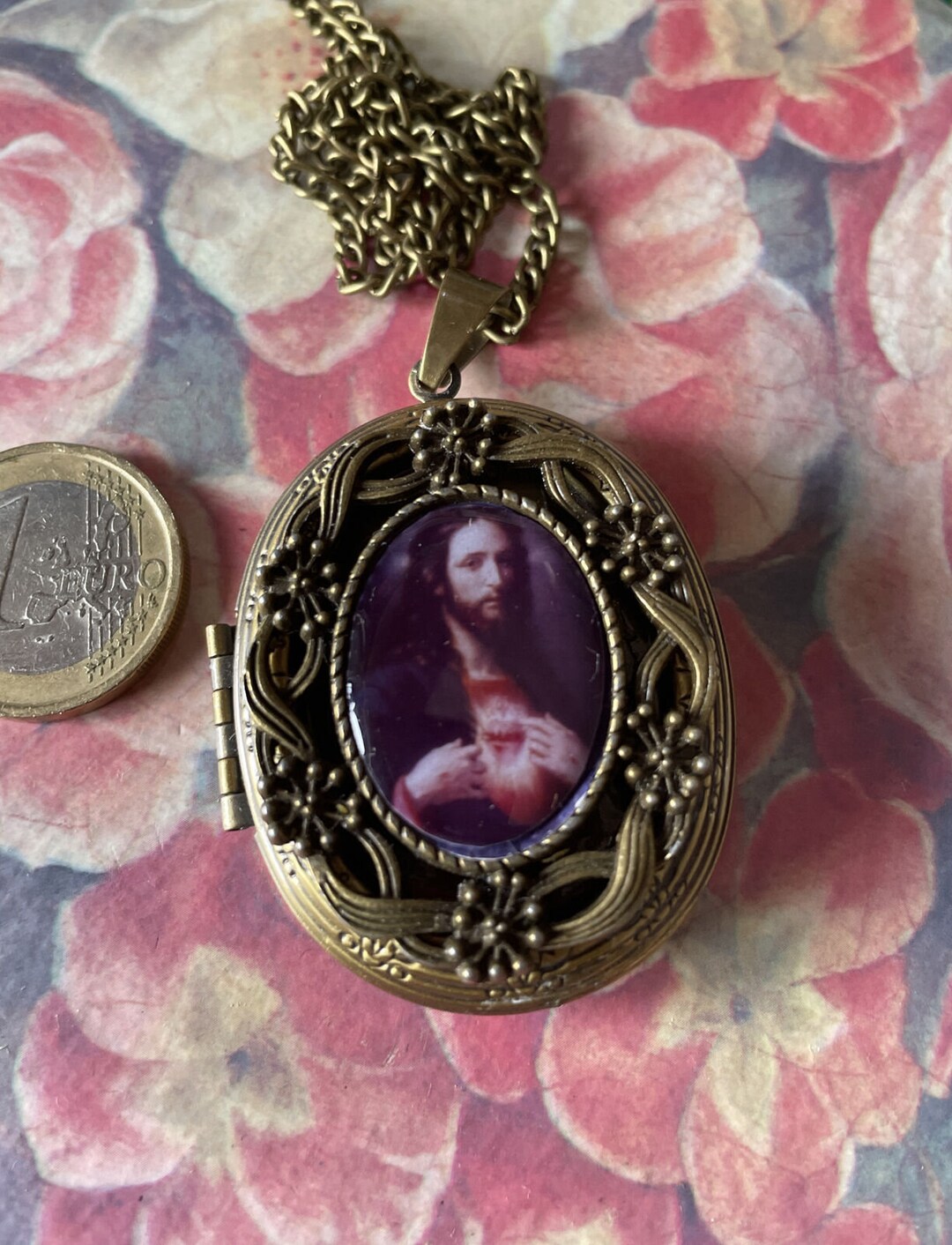 SACRED HEART of JESUS Handmade Reliquary Keeps Family Memorial ...