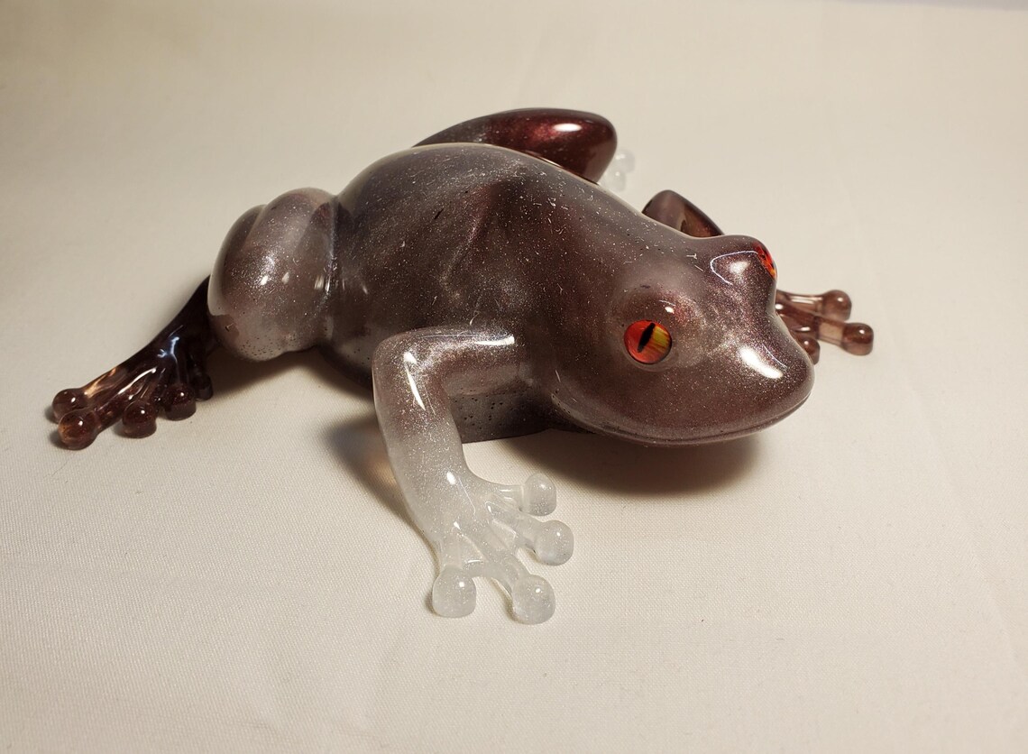 Resin Frog With Realistic Eyes, Tree Frog Amphibian, Resin Art Gift for ...