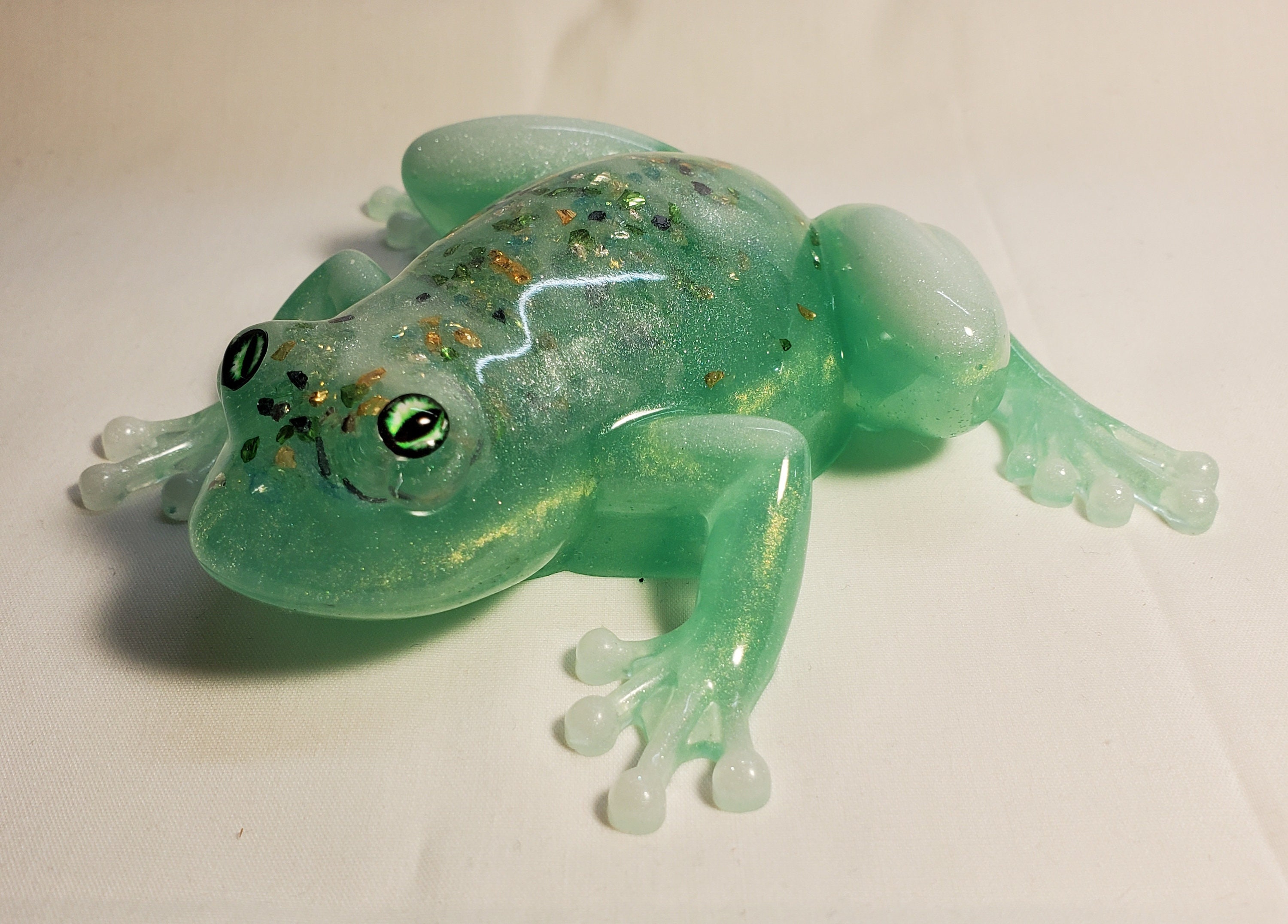 Resin Frog With Realistic Eyes, Tree Frog Amphibian, Resin Art Gift for ...