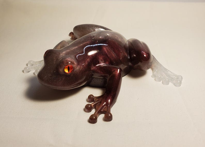 Resin Frog With Realistic Eyes, Tree Frog Amphibian, Resin Art Gift for ...