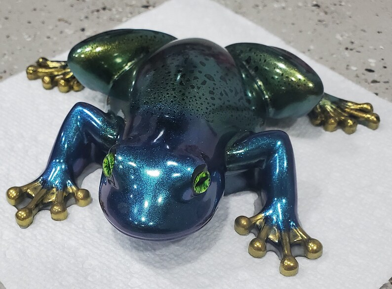 Realistic Looking Resin Frog, Natural Looking Tree Frog, Resin Art Gift ...