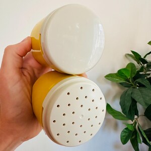 Vintaga Yellow Tupperware Stackable Salt and Pepper Shakers Spice ...