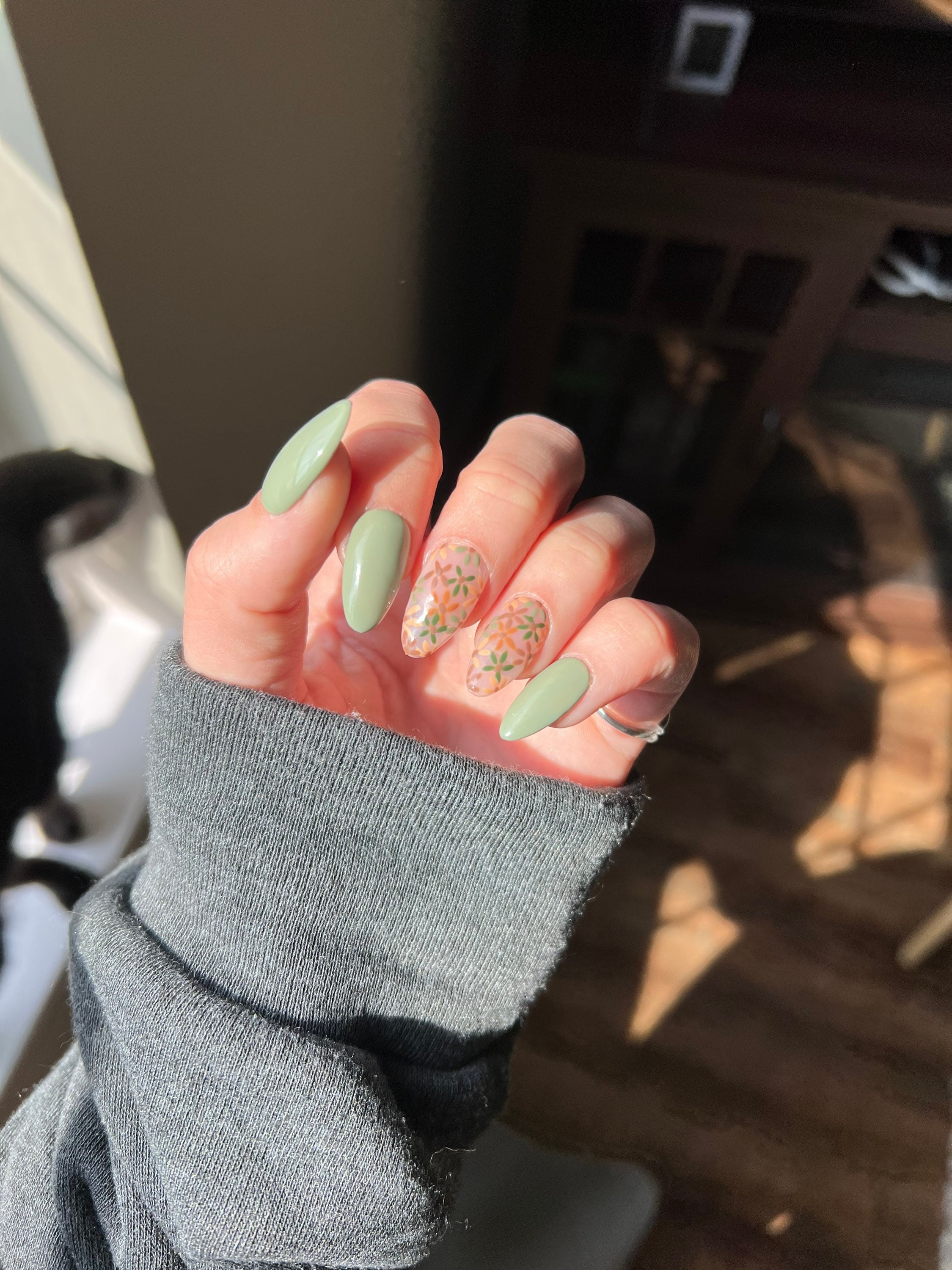 Sage Green Flower Press on Nails, Matte Glossy, Hand Painted Press on ...