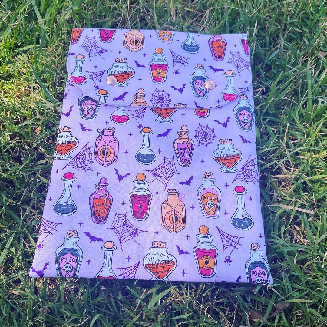 Halloween Magic Potions- Padded Book Sleeve - Padded Book Pouch ...