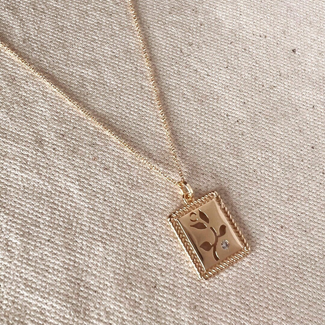 18k Gold Filled Flower Plaque Necklace - Etsy