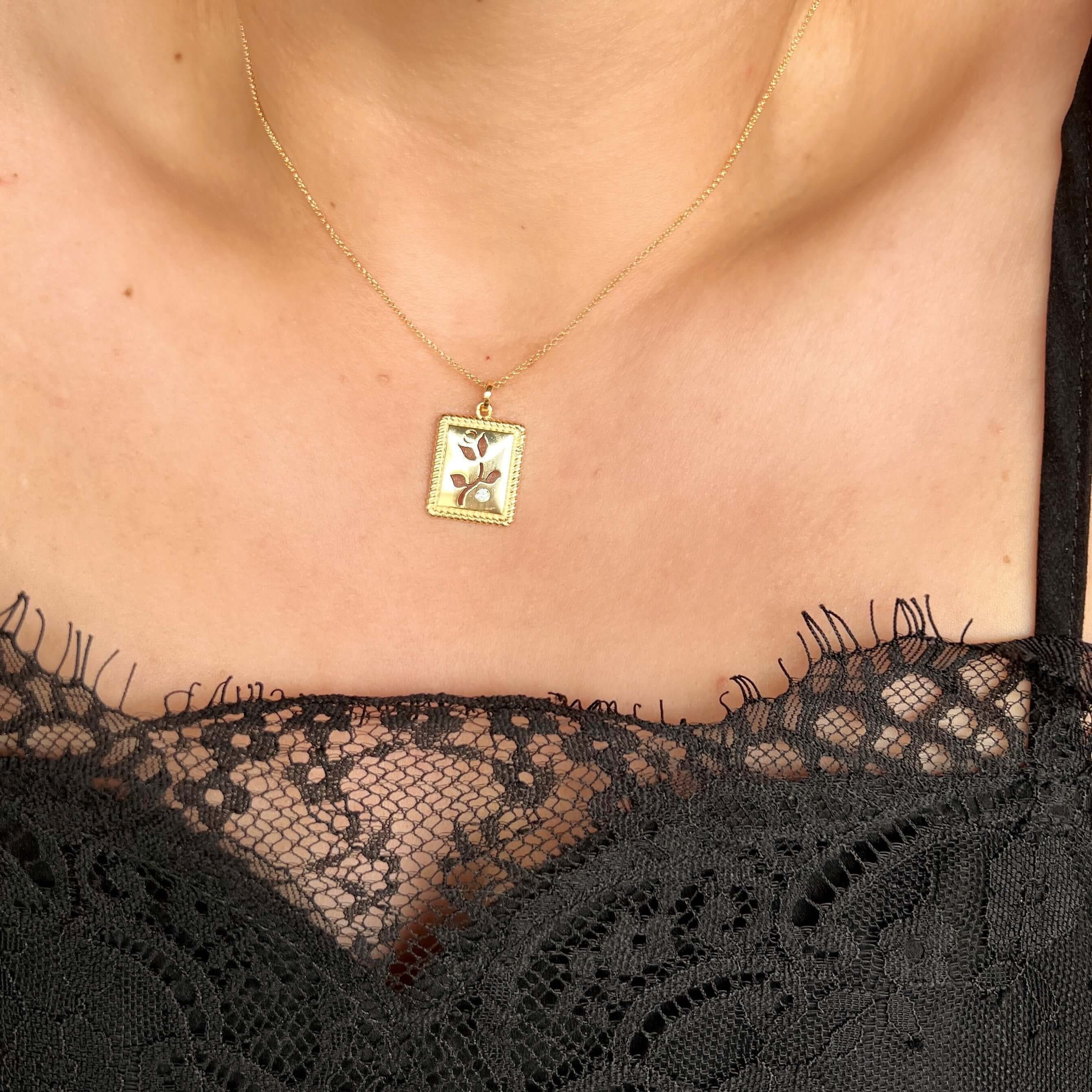 18k Gold Filled Flower Plaque Necklace - Etsy